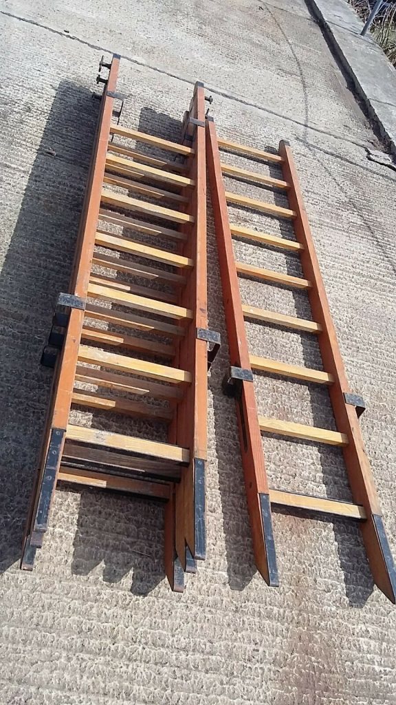 Hist. Holz-Feuerwehrleiter Anlegeleiter Stecksystem Steckleiter 4 Teile ...