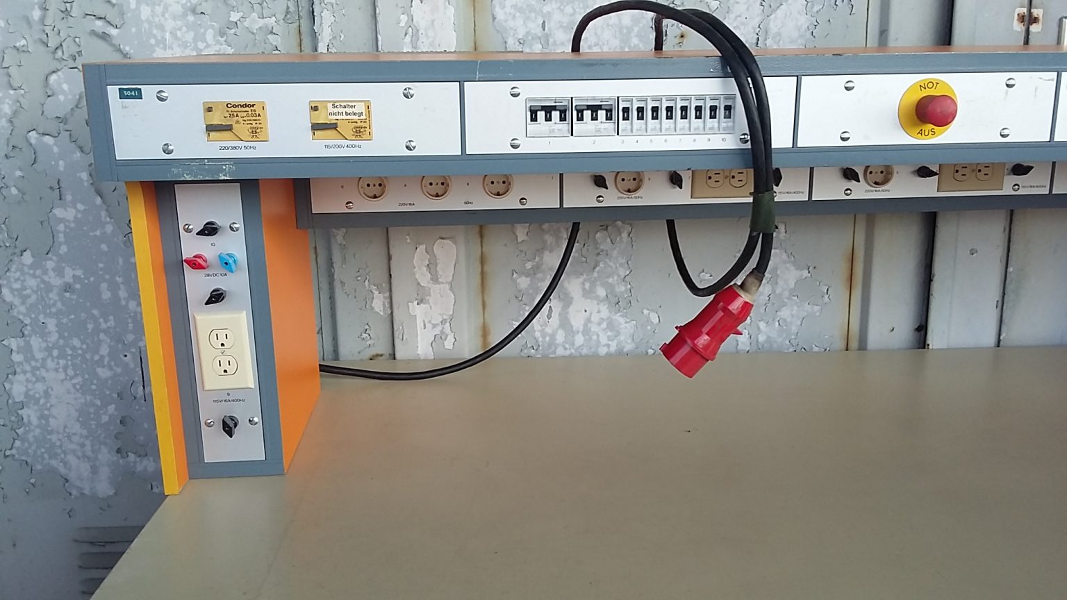Elektro- Prüfstand, Teststand 24/115/220/380V,=/50/400 hz Montagetisch ...